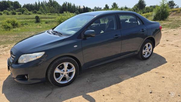Zils Toyota Corolla 2009 Viļņa, ar dzinēja tilpumu 1.60 L un nobraukumu 123 tūkst. km par 4500 €, foto 1 vietnē AUTOMOTO.COM.LV