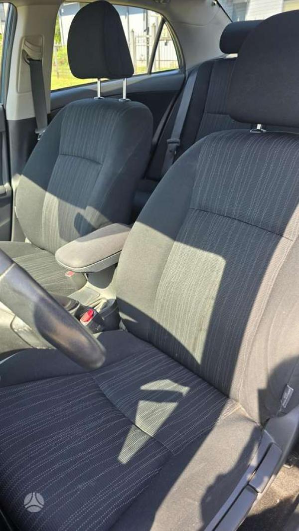 Zils Toyota Corolla 2009 Viļņa, ar dzinēja tilpumu 1.60 L un nobraukumu 123 tūkst. km par 4500 €, foto 8 vietnē AUTOMOTO.COM.LV