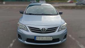 Zils Toyota Corolla 2010 Viļņa, ar dzinēja tilpumu 1.60 L un nobraukumu 182 tūkst. km par 3400 €, foto  vietnē AUTOMOTO.COM.LV