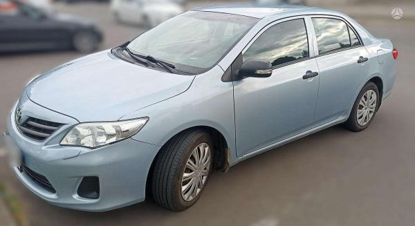 Blue Toyota Corolla 2010 in Vilnius, with an engine capacity of 1.60 L and mileage of 182 thousand km for 3400 €, photo 2 on AUTOMOTO.COM.LV
