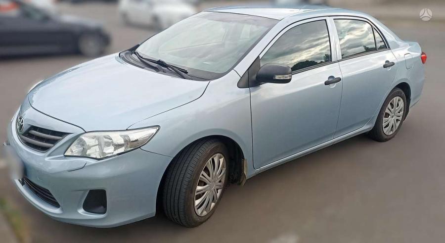 Blue Toyota Corolla 2010 in Vilnius, with an engine capacity of 1.60 L and mileage of 182 thousand km for 3400 €, photo 3 on AUTOMOTO.COM.LV