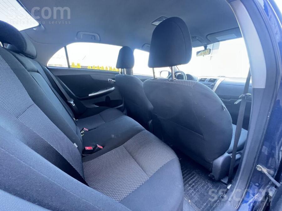 Blue Toyota Corolla 2011 in Riga, with an engine capacity of 1.40 L and mileage of 250 thousand km for 2850 €, photo 7 on AUTOMOTO.COM.LV