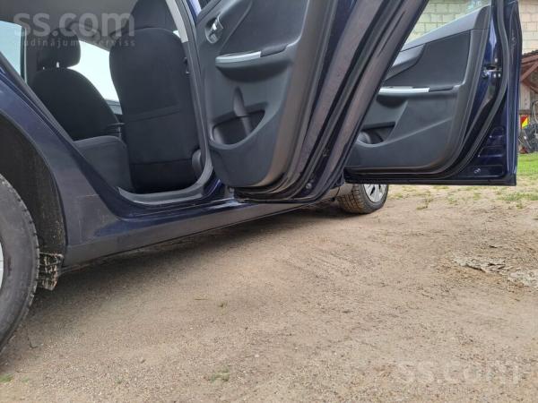 Zils Toyota Corolla 2011 Limbaži, ar dzinēja tilpumu 1.40 L un nobraukumu 257 tūkst. km par 4000 €, foto 8 vietnē AUTOMOTO.COM.LV