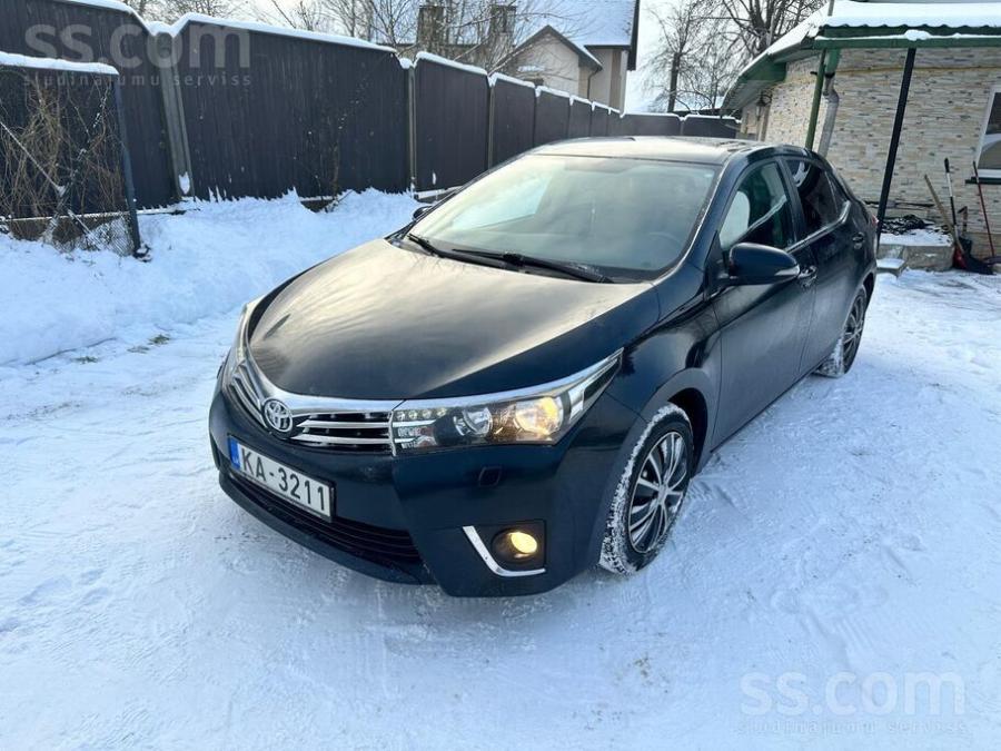 Blue Toyota Corolla 2015 in Riga, with an engine capacity of 1.60 L and mileage of 165 thousand km for 7200 €, photo 1 on AUTOMOTO.COM.LV
