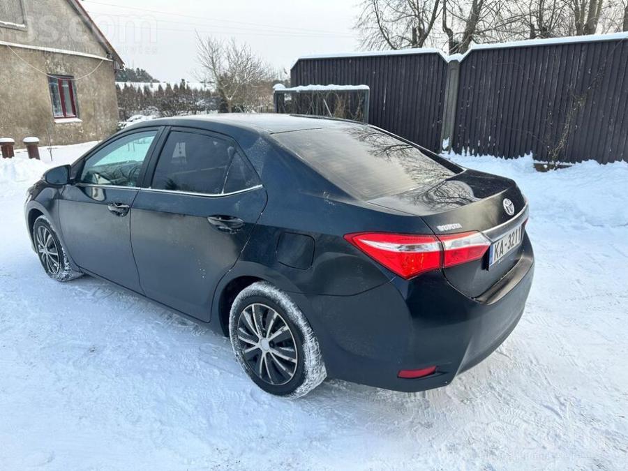 Blue Toyota Corolla 2015 in Riga, with an engine capacity of 1.60 L and mileage of 165 thousand km for 7200 €, photo 3 on AUTOMOTO.COM.LV