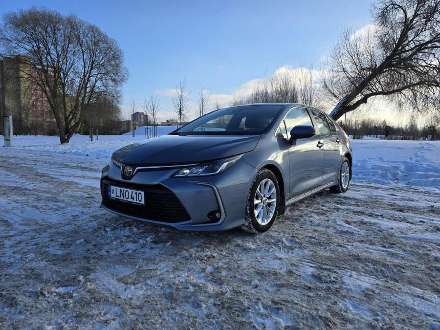 Blue Toyota Corolla 2020 in Panevezys, with an engine capacity of 1.60 L and mileage of 150 thousand km for 13450 €, photo 1 on AUTOMOTO.COM.LV