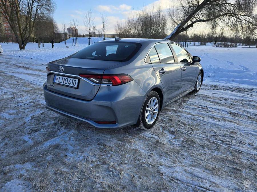 Blue Toyota Corolla 2020 in Panevezys, with an engine capacity of 1.60 L and mileage of 150 thousand km for 13450 €, photo 3 on AUTOMOTO.COM.LV