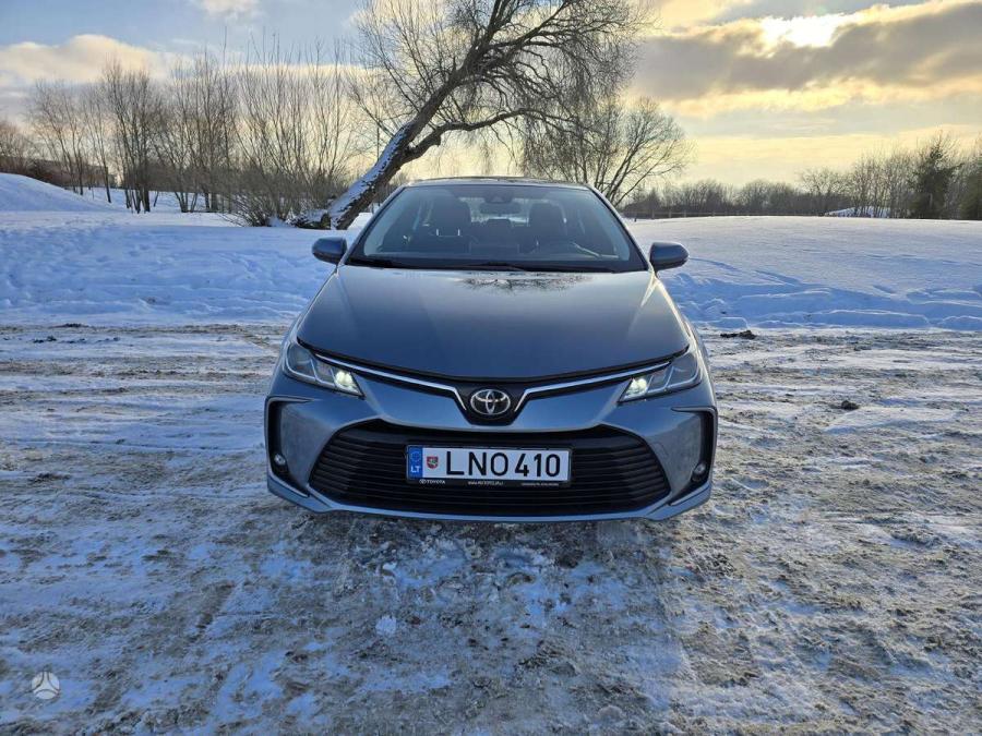 Blue Toyota Corolla 2020 in Panevezys, with an engine capacity of 1.60 L and mileage of 150 thousand km for 13450 €, photo 5 on AUTOMOTO.COM.LV