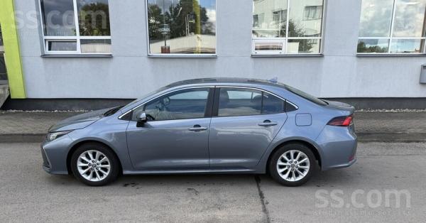 Blue Toyota Corolla 2021 in Riga, with an engine capacity of 1.50 L and mileage of 52 thousand km for 16600 €, photo 4 on AUTOMOTO.COM.LV