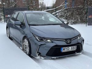Zils Toyota Corolla 2022 Viļņa, ar dzinēja tilpumu 1.49 L un nobraukumu 67 tūkst. km par 9900 €, foto 4 vietnē AUTOMOTO.COM.LV