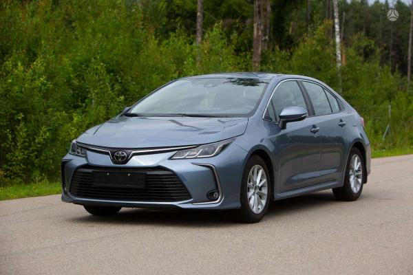 Blue Toyota Corolla 2022 in Vilnius, with an engine capacity of 1.49 L and mileage of 79 thousand km for 15400 €, photo 3 on AUTOMOTO.COM.LV