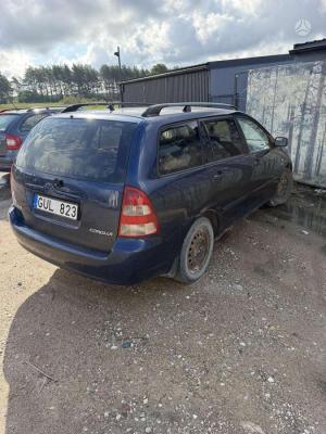Blue Toyota Corolla 2004 in Klaipeda, with an engine capacity of 2.00 L and mileage of 300 thousand km for 390 €, photo 3 on AUTOMOTO.COM.LV