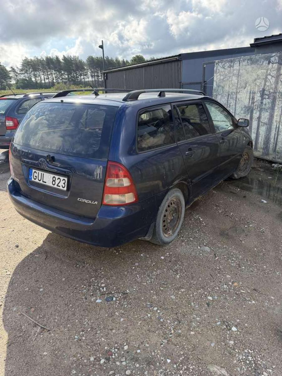 Blue Toyota Corolla 2004 in Klaipeda, with an engine capacity of 2.00 L and mileage of 300 thousand km for 390 €, photo 3 on AUTOMOTO.COM.LV