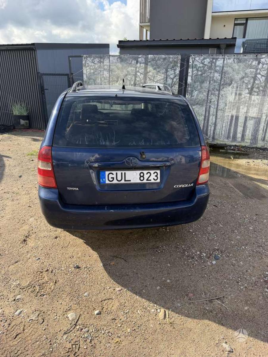 Blue Toyota Corolla 2004 in Klaipeda, with an engine capacity of 2.00 L and mileage of 300 thousand km for 390 €, photo 4 on AUTOMOTO.COM.LV