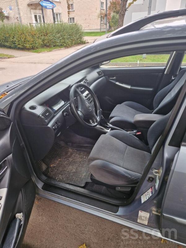 Zils Toyota Corolla 2004 Ogre, ar dzinēja tilpumu 2.00 L un nobraukumu 283 tūkst. km par 1650 €, foto 8 vietnē AUTOMOTO.COM.LV