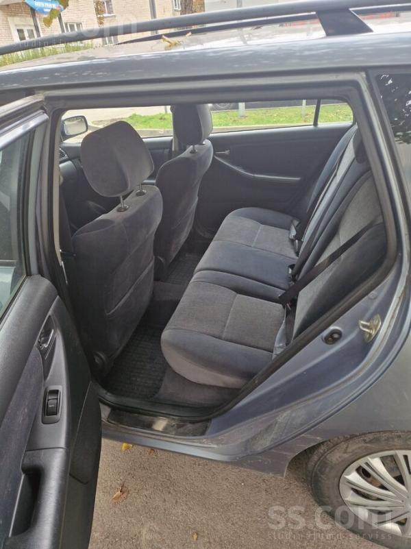 Zils Toyota Corolla 2004 Ogre, ar dzinēja tilpumu 2.00 L un nobraukumu 283 tūkst. km par 1650 €, foto 9 vietnē AUTOMOTO.COM.LV