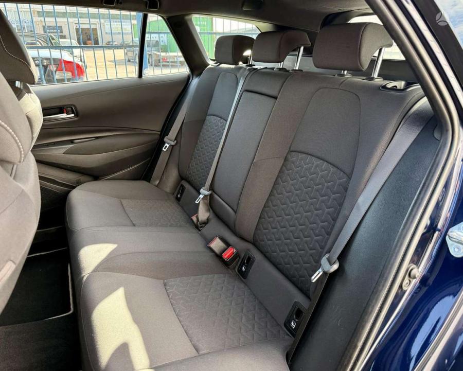 Zils Toyota Corolla 2021 Panevēža, ar dzinēja tilpumu 1.80 L un nobraukumu 55 tūkst. km par 16500 €, foto 24 vietnē AUTOMOTO.COM.LV