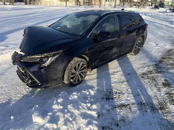 Zils Toyota Corolla 2022 Trakai, ar dzinēja tilpumu 1.80 L un nobraukumu 30 tūkst. km par 11200 €, foto 3 vietnē AUTOMOTO.COM.LV