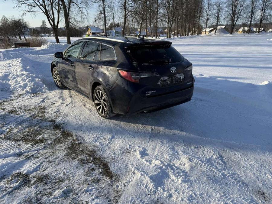 Blue Toyota Corolla 2022 in Trakai, with an engine capacity of 1.80 L and mileage of 30 thousand km for 11200 €, photo 5 on AUTOMOTO.COM.LV