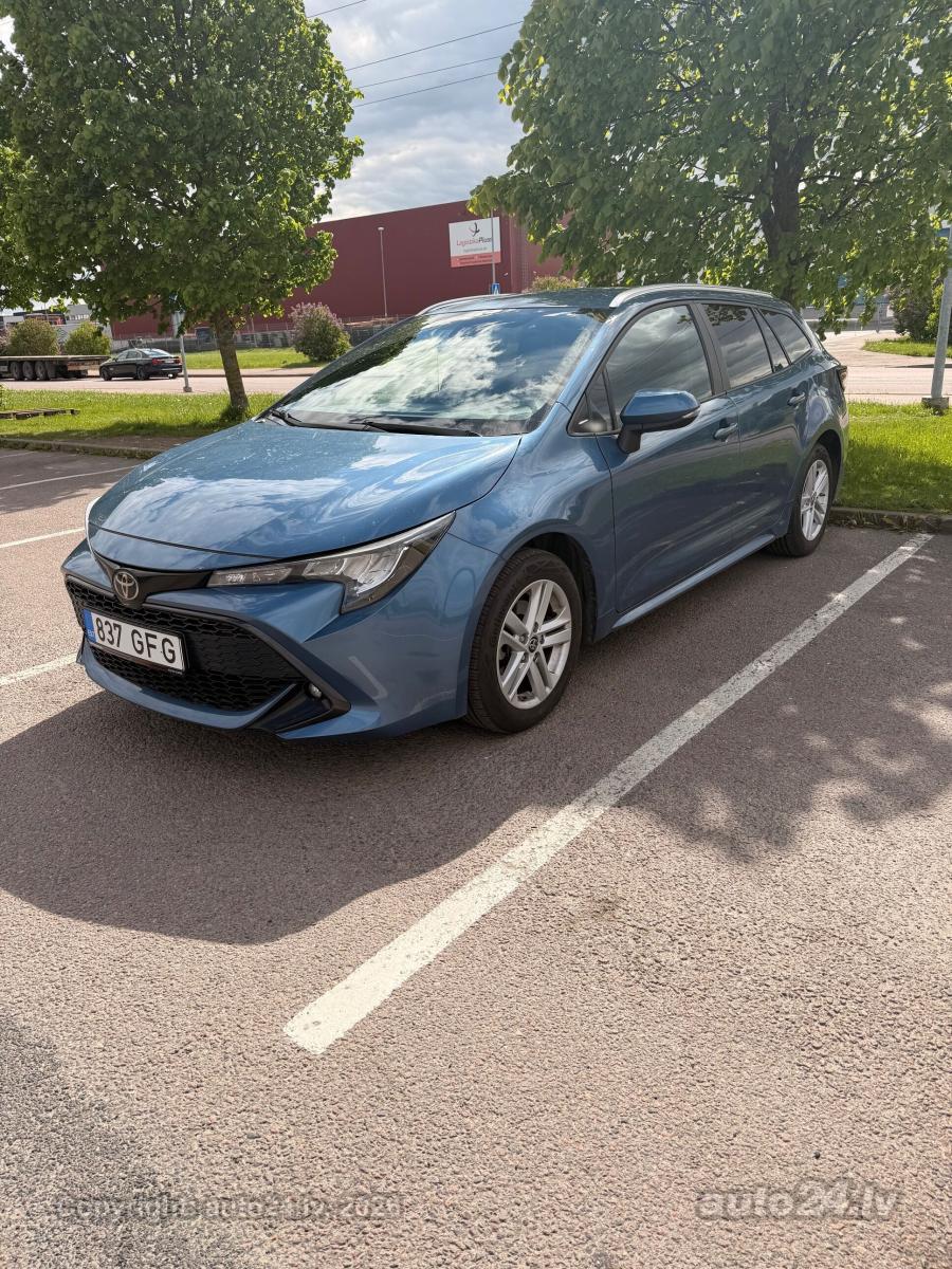 Blue Toyota Corolla 2022 in Tallinn, with an engine capacity of 1.20 L and mileage of 19 thousand km for 17000 €, photo 3 on AUTOMOTO.COM.LV