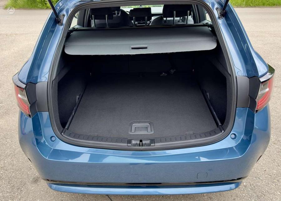 Blue Toyota Corolla 2022 in Prienai, with an engine capacity of 1.80 L and mileage of 79 thousand km for 16750 €, photo 12 on AUTOMOTO.COM.LV