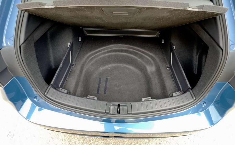 Blue Toyota Corolla 2022 in Prienai, with an engine capacity of 1.80 L and mileage of 79 thousand km for 16750 €, photo 13 on AUTOMOTO.COM.LV