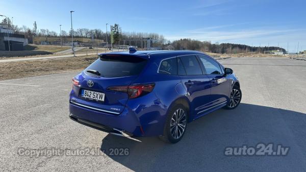 Blue Toyota Corolla 2024 in Tallinn, with an engine capacity of 1.70 L and mileage of 27 thousand km for 24980 €, photo 5 on AUTOMOTO.COM.LV