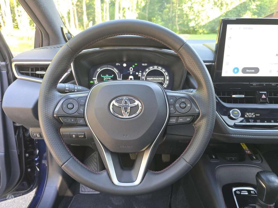 Blue Toyota Corolla 2024 in Prienai, with an engine capacity of 2.00 L and mileage of 142 thousand km for 21500 €, photo 16 on AUTOMOTO.COM.LV