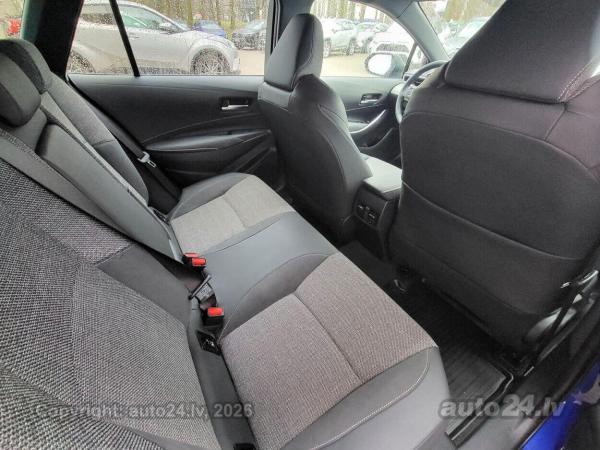 Zils Toyota Corolla 2025 Tallina, ar dzinēja tilpumu 1.80 L un nobraukumu 12 tūkst. km par 27995 €, foto 7 vietnē AUTOMOTO.COM.LV