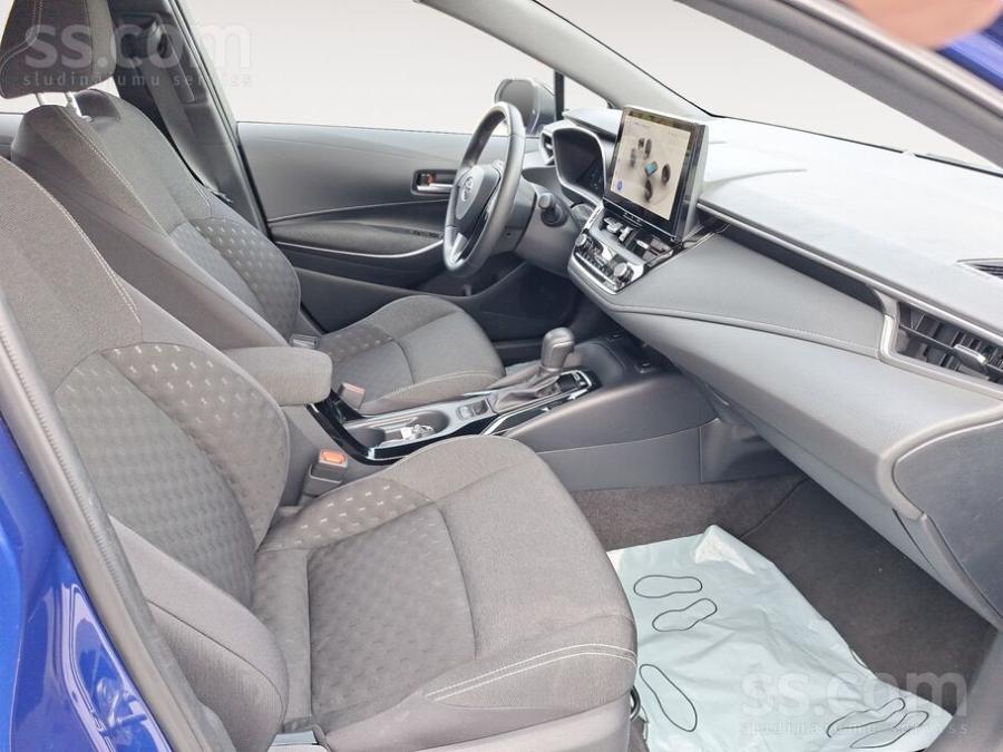 Blue Toyota Corolla 2025 in Riga, with an engine capacity of 1.80 L and mileage of 28 thousand km for 23900 €, photo 13 on AUTOMOTO.COM.LV