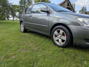 Brūns Toyota Corolla 2003 Radviliškis, ar dzinēja tilpumu 2.00 L un nobraukumu 324 tūkst. km par 950 €, foto  vietnē AUTOMOTO.COM.LV