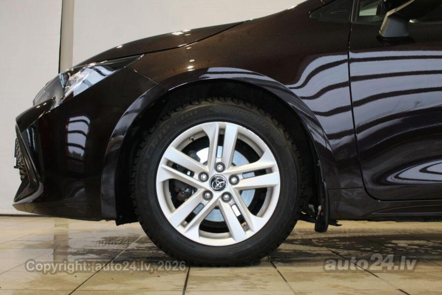 Brown Toyota Corolla 2019 in Tallinn, with an engine capacity of 1.20 L and mileage of 85 thousand km for 12490 €, photo 15 on AUTOMOTO.COM.LV