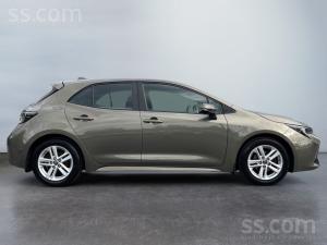 Brown Toyota Corolla 2019 in Riga, with an engine capacity of 1.20 L and mileage of 103 thousand km for 13180 €, photo 7 on AUTOMOTO.COM.LV