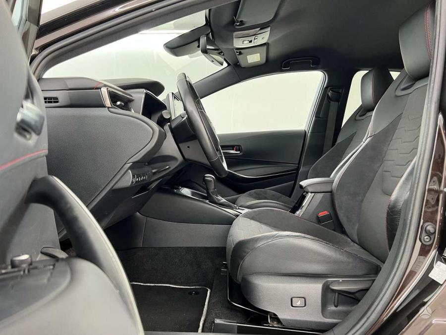 Brown Toyota Corolla 2019 in Vilnius, with an engine capacity of 1.80 L and mileage of 77 thousand km for 16900 €, photo 12 on AUTOMOTO.COM.LV