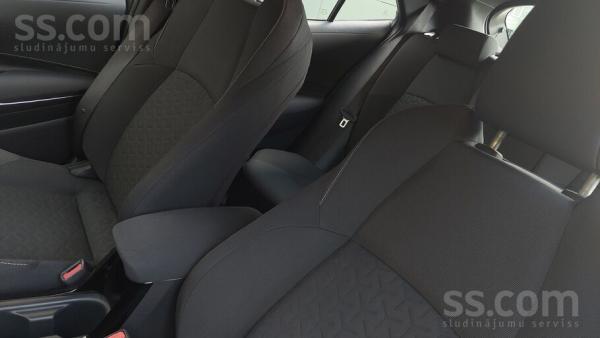 Brown Toyota Corolla 2019 in Riga, with an engine capacity of 1.20 L and mileage of 90 thousand km for 13400 €, photo 4 on AUTOMOTO.COM.LV