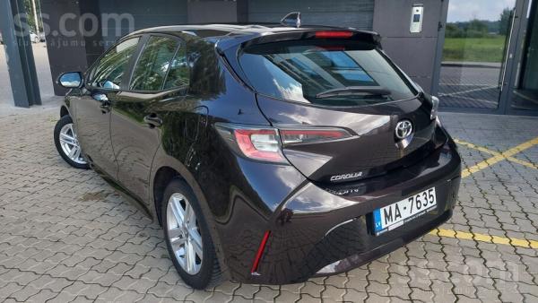Brown Toyota Corolla 2019 in Riga, with an engine capacity of 1.20 L and mileage of 90 thousand km for 13400 €, photo 6 on AUTOMOTO.COM.LV
