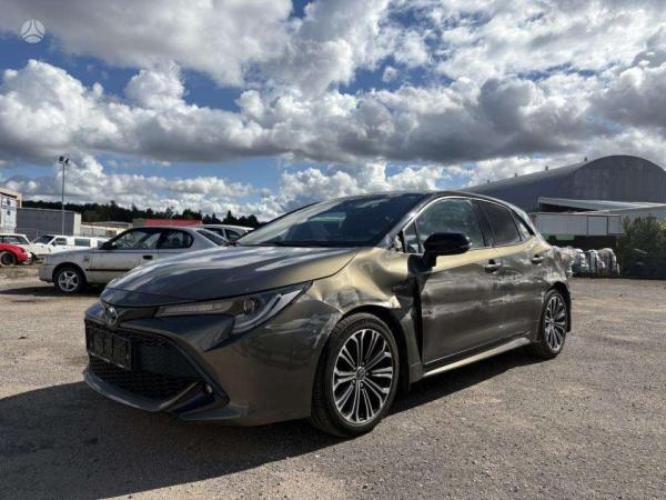 Toyota Corolla 2019 RadviliÅ”kis vietnÄ BrÅ«ns Toyota Corolla 2019 RadviliÅ”kis, ar dzinÄja tilpumu 1.80 L un nobraukumu 123 tÅ«kst. km par 12950 ā¬, foto 1 vietnÄ AUTOMOTO.COM.LV