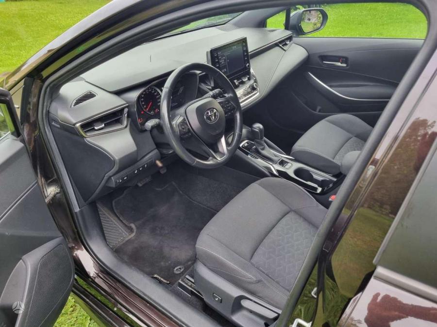 Brown Toyota Corolla 2019 in Alytus, with an engine capacity of 1.20 L and mileage of 150 thousand km for 9900 €, photo 11 on AUTOMOTO.COM.LV