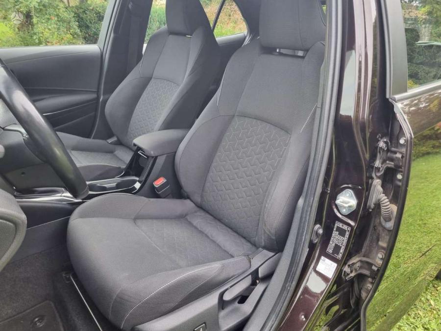Brown Toyota Corolla 2019 in Alytus, with an engine capacity of 1.20 L and mileage of 150 thousand km for 9900 €, photo 12 on AUTOMOTO.COM.LV