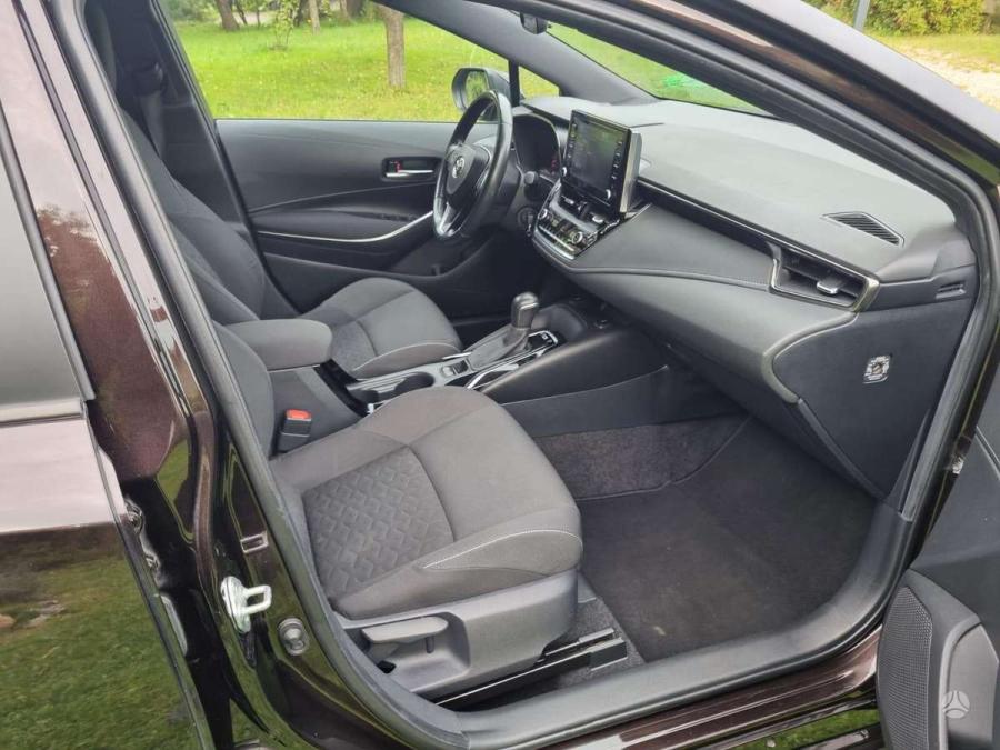 Brown Toyota Corolla 2019 in Alytus, with an engine capacity of 1.20 L and mileage of 150 thousand km for 9900 €, photo 13 on AUTOMOTO.COM.LV