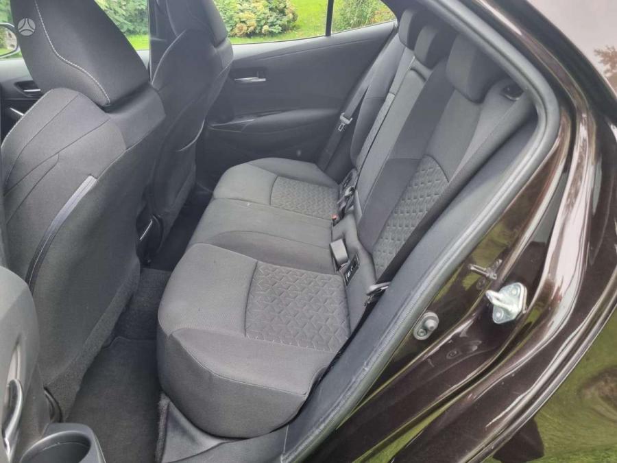 Brown Toyota Corolla 2019 in Alytus, with an engine capacity of 1.20 L and mileage of 150 thousand km for 9900 €, photo 16 on AUTOMOTO.COM.LV