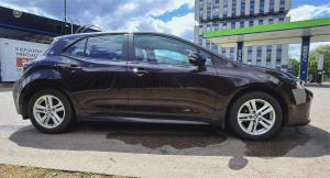 Brown Toyota Corolla 2020 in Vilnius, with an engine capacity of 1.20 L and mileage of 39 thousand km for 15799 €, photo 3 on AUTOMOTO.COM.LV