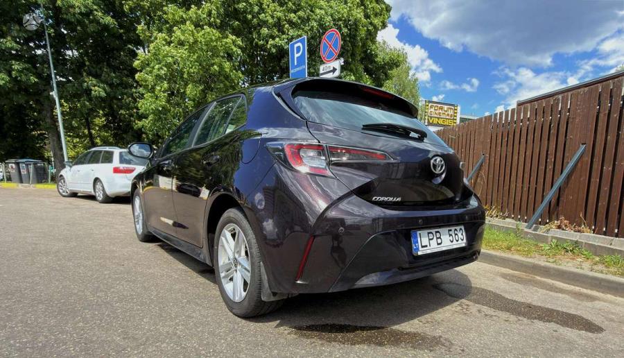 Brown Toyota Corolla 2020 in Vilnius, with an engine capacity of 1.20 L and mileage of 39 thousand km for 15799 €, photo 6 on AUTOMOTO.COM.LV