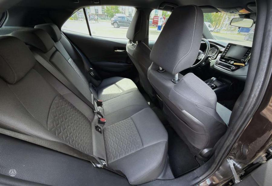 Brown Toyota Corolla 2020 in Vilnius, with an engine capacity of 1.20 L and mileage of 39 thousand km for 15799 €, photo 16 on AUTOMOTO.COM.LV