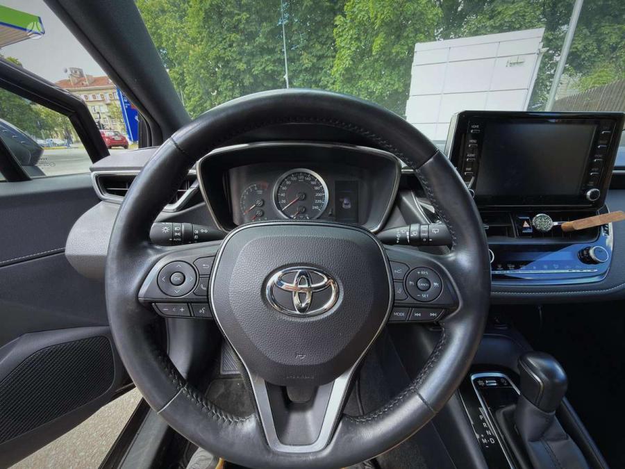 Brown Toyota Corolla 2020 in Vilnius, with an engine capacity of 1.20 L and mileage of 39 thousand km for 15799 €, photo 19 on AUTOMOTO.COM.LV