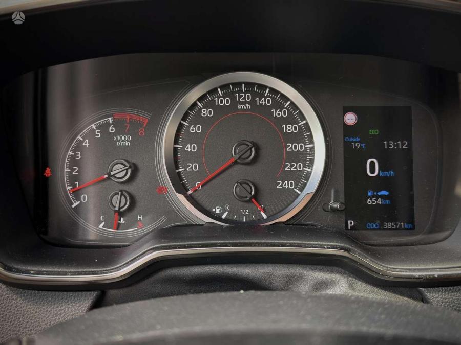 Brown Toyota Corolla 2020 in Vilnius, with an engine capacity of 1.20 L and mileage of 39 thousand km for 15799 €, photo 20 on AUTOMOTO.COM.LV