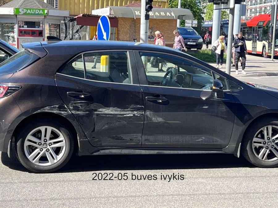 Brown Toyota Corolla 2020 in Vilnius, with an engine capacity of 1.20 L and mileage of 39 thousand km for 15799 €, photo 32 on AUTOMOTO.COM.LV
