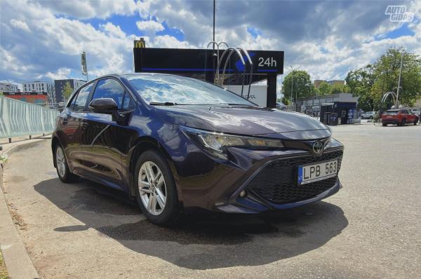Brown Toyota Corolla 2020 in Vilnius, with an engine capacity of 1.20 L and mileage of 41 thousand km for 15700 €, photo 1 on AUTOMOTO.COM.LV