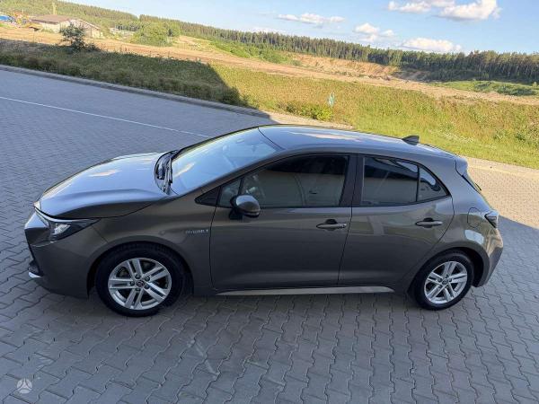Brown Toyota Corolla 2021 in Vilnius, with an engine capacity of 1.80 L and mileage of 171 thousand km for 15950 €, photo 4 on AUTOMOTO.COM.LV