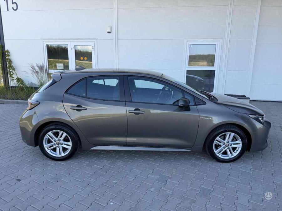 Brown Toyota Corolla 2021 in Vilnius, with an engine capacity of 1.80 L and mileage of 171 thousand km for 15950 €, photo 10 on AUTOMOTO.COM.LV